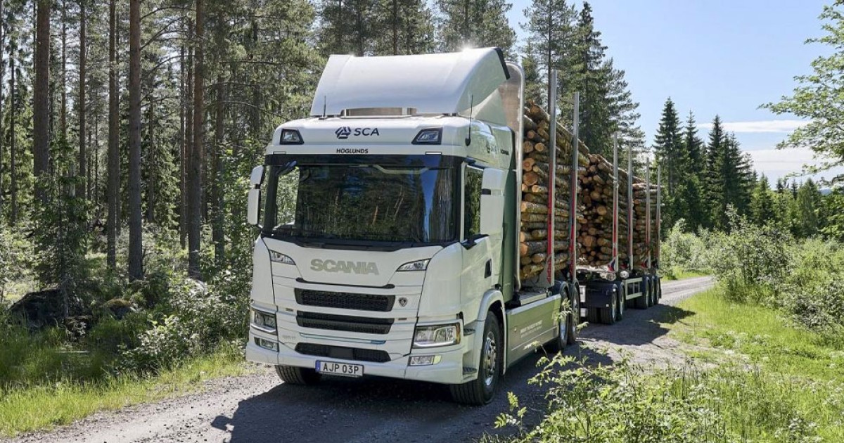 Världens första eldrivna timmerbil i trafik i Sverige | Vi Bilägare